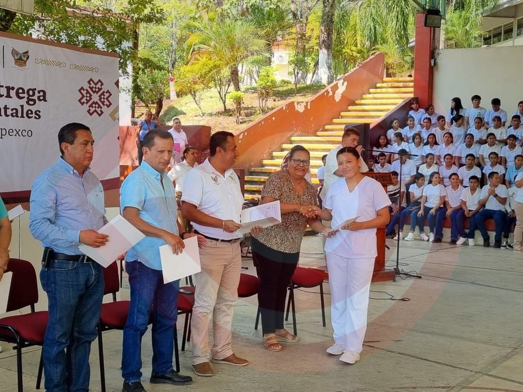 El CECYTEH Atlapexco entregó títulos y cédulas estatales – Noticias de ...
