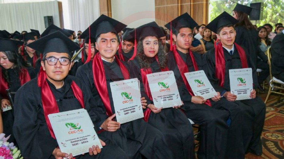 Titular de SEPH entrega diplomas a egresados del CECyTE Hidalgo ... Titular de SEPH entrega diplomas a egresados del CECyTE Hidalgo ...